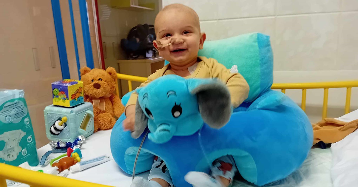 Az 1 éves Denisz számára ruha és pelenka adományokkal segíthetnek ...